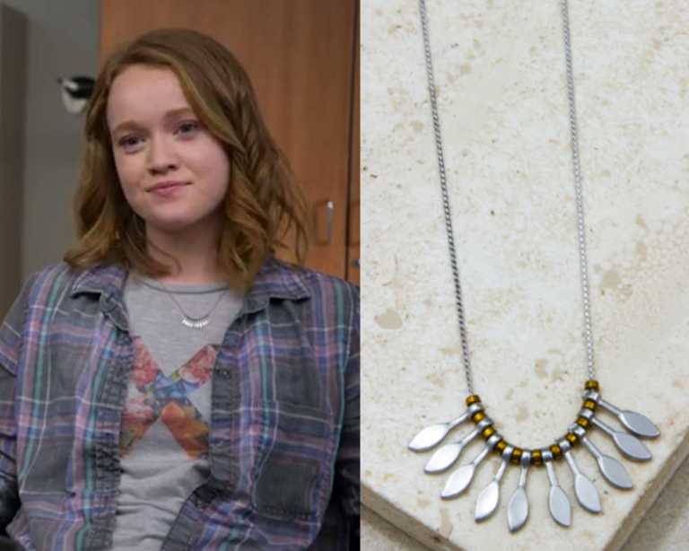 Santa Clarita Diet: Season 2 Episode 5 Abby's Small Silver Necklace ...