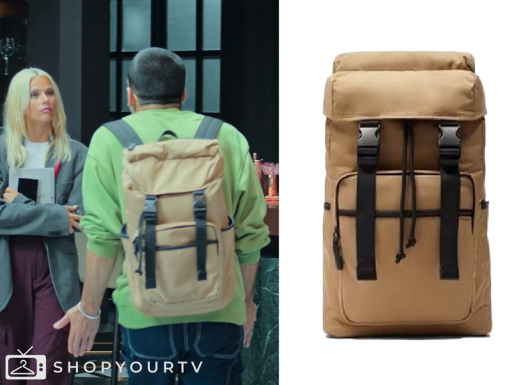 Elite: Season 8 Episode 2 Omar's Beige/Black Backpack | Shop Your TV