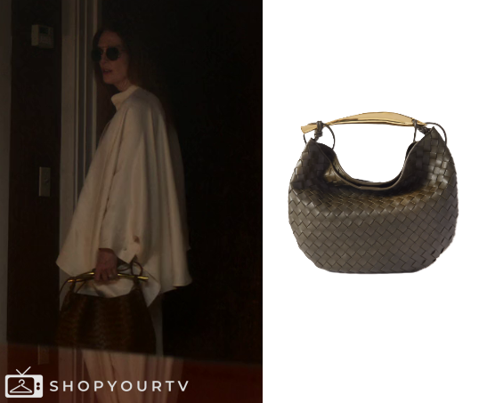 Sirens: Season 1 Episode 2 Michaela's Brown Woven Handbag With Gold Bar ...